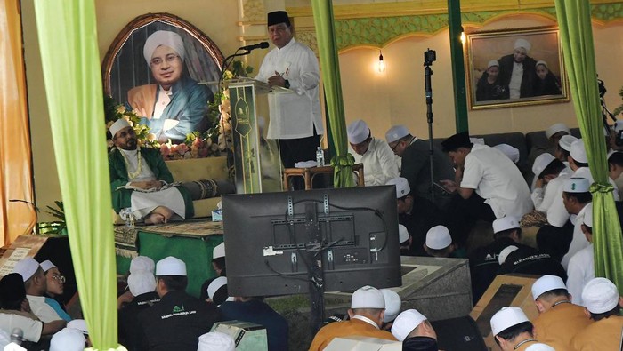 Momen Prabowo Hadiri Haul ke-10 Habib Munzir Momen Prabowo Hadiri Haul ke-10 Habib Munzir