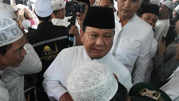 Momen Prabowo Hadiri Haul ke-10 Habib Munzir Momen Prabowo Hadiri Haul ke-10 Habib Munzir