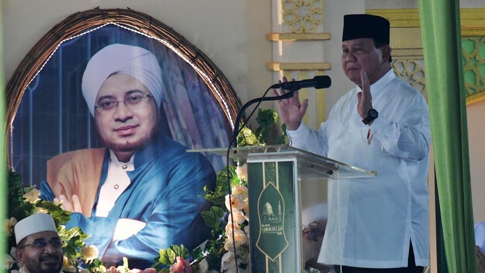 Momen Prabowo Hadiri Haul ke-10 Habib Munzir Momen Prabowo Hadiri Haul ke-10 Habib Munzir