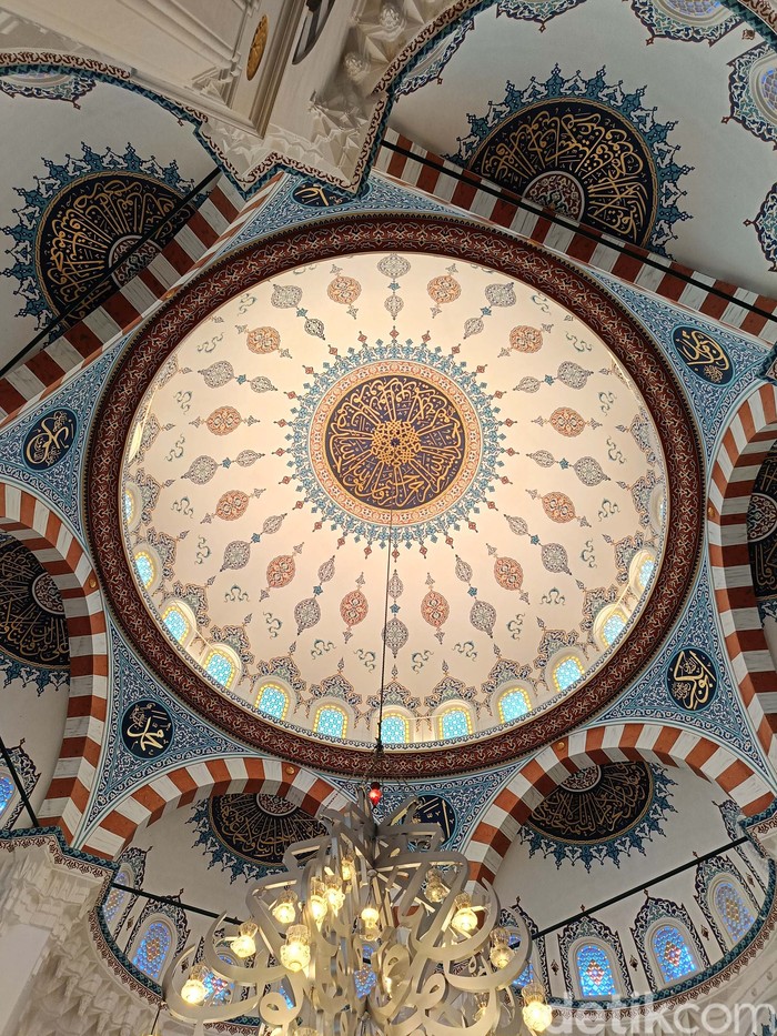 Megahnya Masjid Tokyo Camii di Jepang