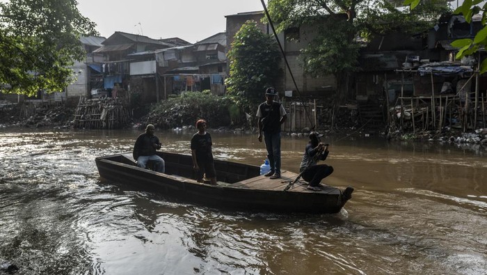 Pemerintah Targetkan Normalisasi Kali Ciliwung Rampung Akhir Tahun 2024