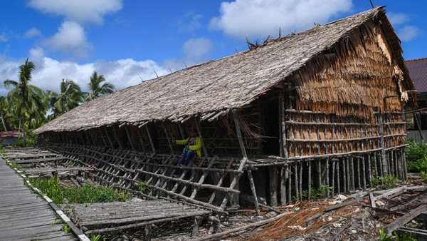 Wujud Rumah Adat Suku Asmat untuk Laki-laki yang Belum Menikah