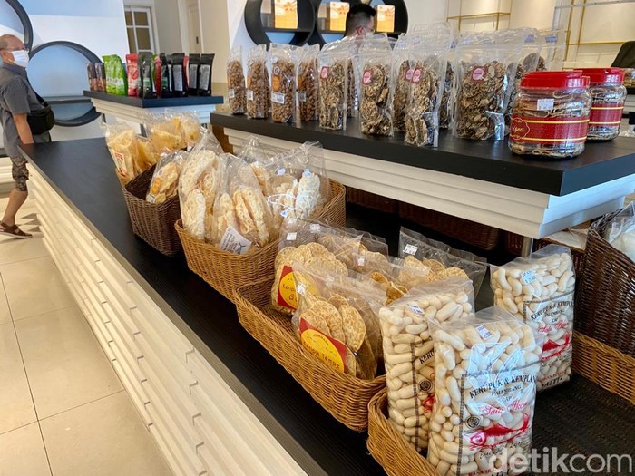 Empuk Lembut Roti Baso Ayam Legendaris dari Roti Henis Mangga Besar