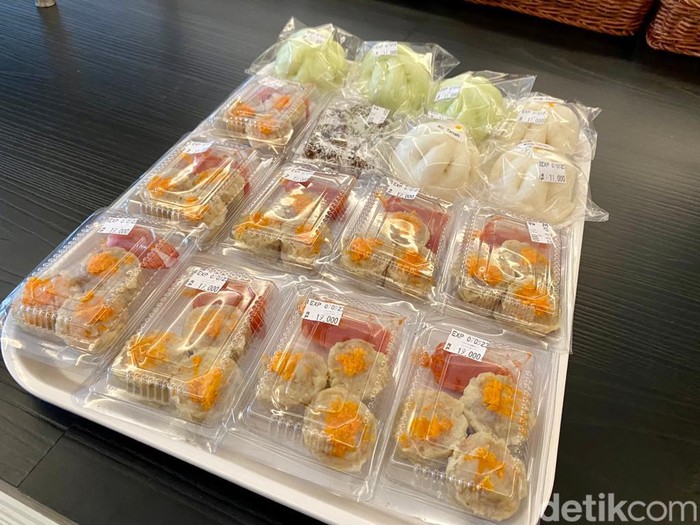 Empuk Lembut Roti Baso Ayam Legendaris dari Roti Henis Mangga Besar