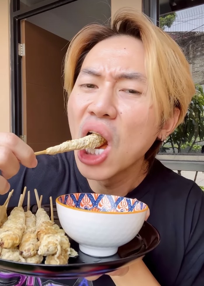 Potret Rafael Tan Jadi Duta Seblak dan Punya Bisnis Ayam Geprek