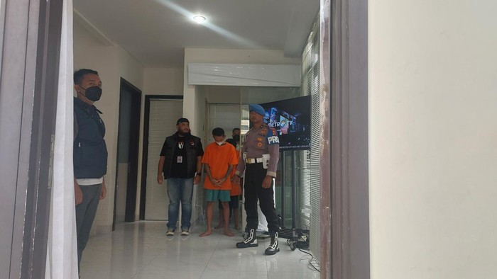 Polisi Buru 2 DPO Otak Pabrik Pil Ekstasi di Tangerang dan Semarang Polisi Buru 2 DPO Otak Pabrik Pil Ekstasi di Tangerang dan Semarang