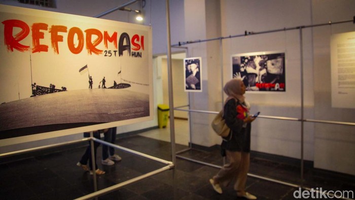 Peringati 25 Tahun Reformasi Lewat Pameran Foto