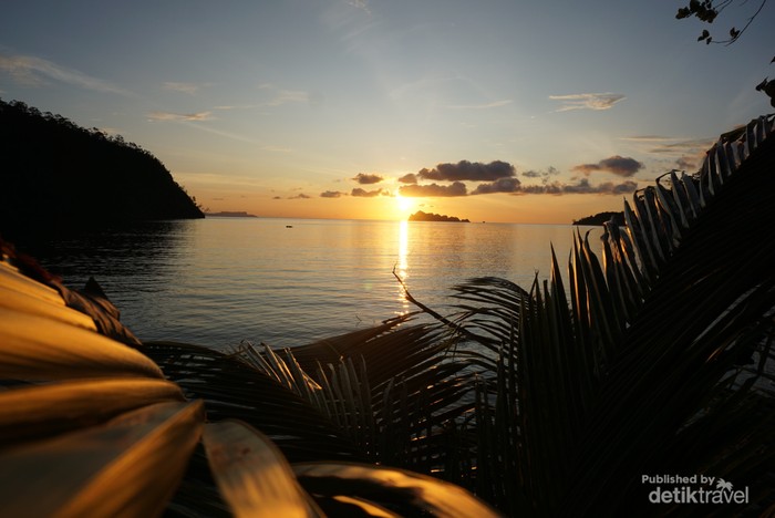 Sunrise Pulau Kawe di Raja Ampat Cantiknya Tak Terkira
