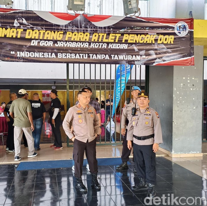 1.125 Personel Polri-TNI Diterjunkan Amankan Kejuaraan Pencak Dor Kota ... 1.125 Personel Polri-TNI Diterjunkan Amankan Kejuaraan Pencak Dor Kota ...