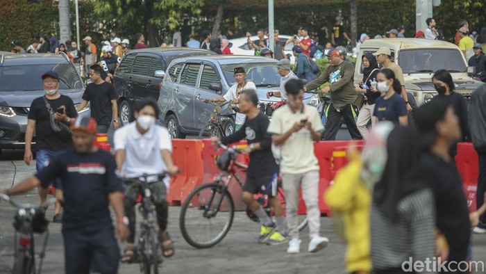 Potret Warga Antusias Olahraga di Bundaran HI Meski CFD Ditiadakan