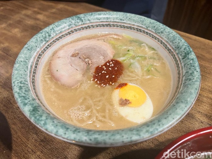 Slurpp! Nikmatnya Ramen Kaldu Ayam dan Kaldu Babi Otentik di Blok M