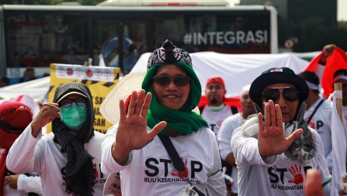 Aksi Nakes Geruduk Dpr Tolak Ruu Kesehatan