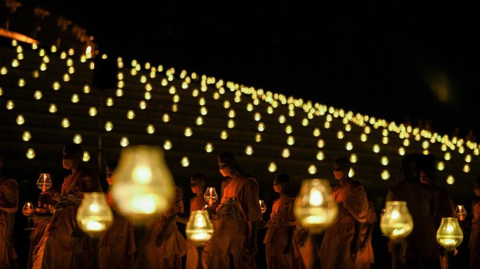Cahaya Lampu Hiasi Kuil Wat Phra Dhammakaya Thailand Saat Waisak