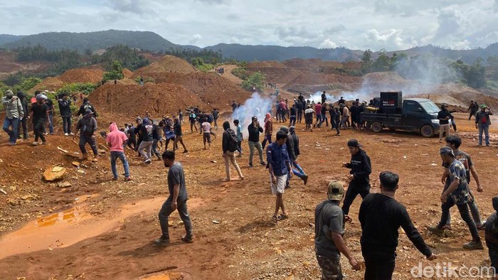 Aksi Demo Warga soal Tambang di Konawe Berakhir Ricuh, Antam Buka Suara Aksi Demo Warga soal Tambang di Konawe Berakhir Ricuh, Antam Buka Suara