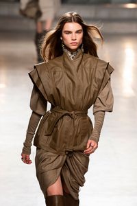 8 Foto Meghan Roche, Model yang Dikabarkan Bermalam dengan Leonardo ...