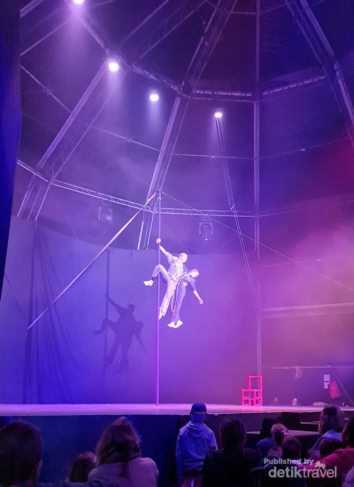 Nonton Sirkus dan Akrobat yang Bikin Degdegan di Cape Town