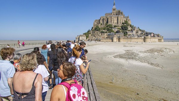 Biara Paling Populer di Prancis Rayakan HUT Ke-1000