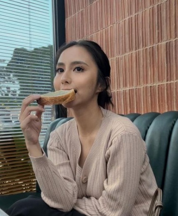 Serunya Kulineran Clairine Clay, Makan Tiram hingga Jajan di Jepang