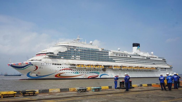 Wujud Kapal Pesiar Raksasa Pertama Buatan China Wujud Kapal Pesiar Raksasa Pertama Buatan China