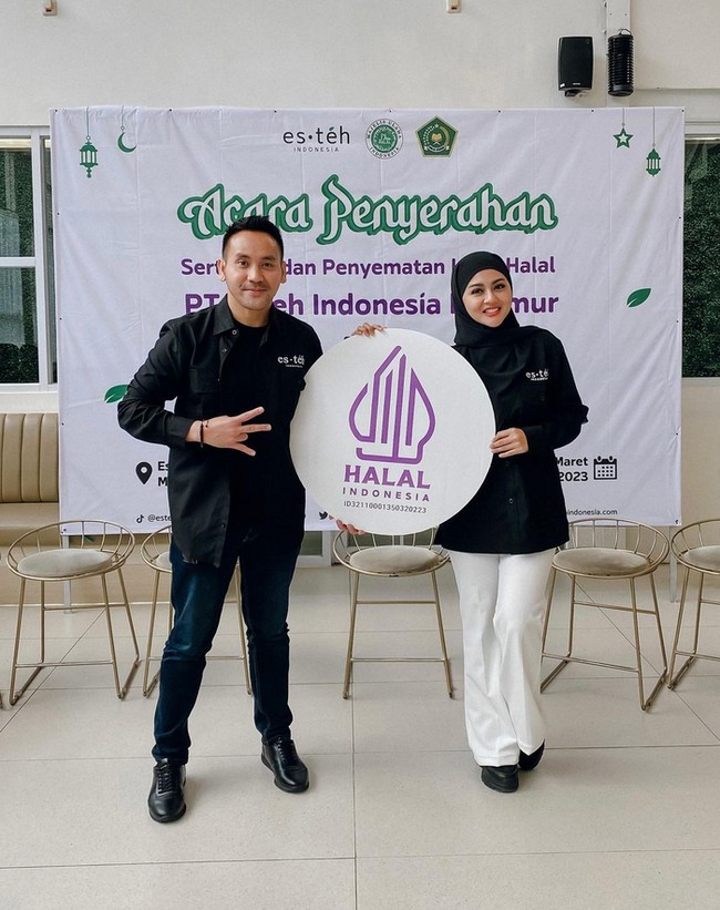 10 Gaya Terbaru Jenita Janet yang Kini Berhijab, Ikhlas Kehilangan ...