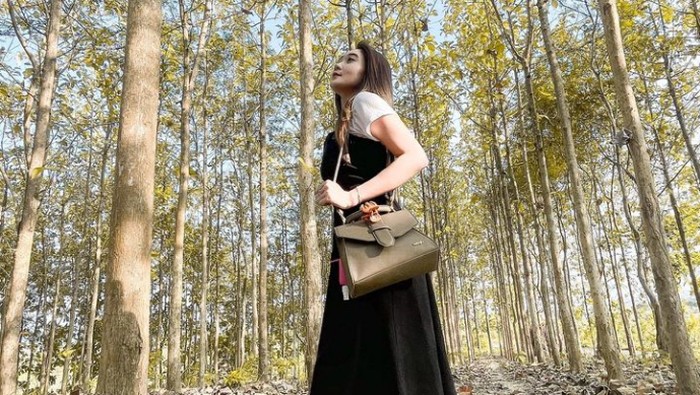 7 Potret Difarina Indra yang Menyanyikan Lagu Nemen