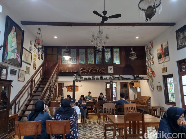 Kafe Jadul ala Yogya yang Penuh Barang Antik di Tangsel