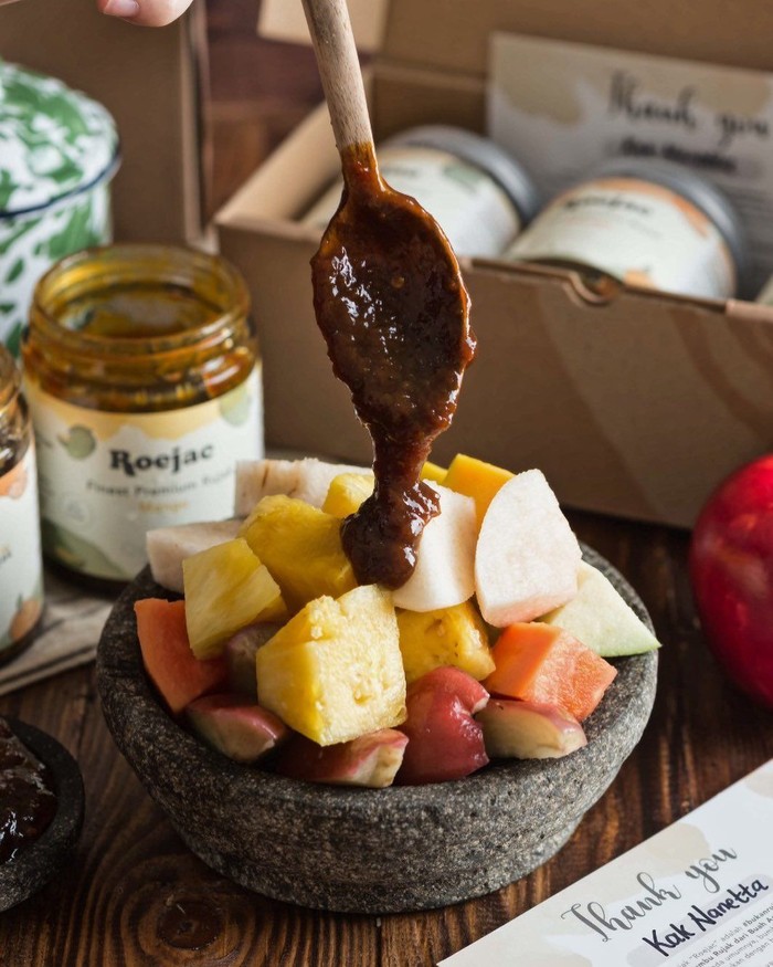 Asam Segar! 20 Rujak Buah Enak Ada di Sini