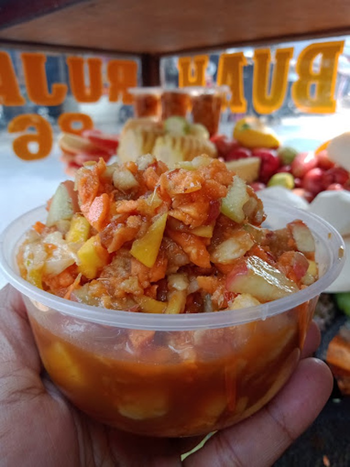 Asam Segar! 20 Rujak Buah Enak Ada di Sini