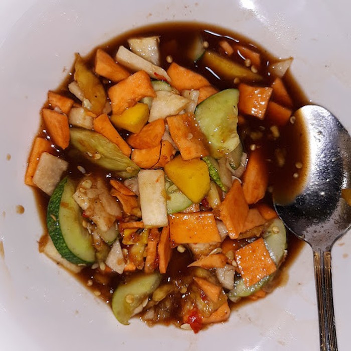 Asam Segar! 20 Rujak Buah Enak Ada di Sini