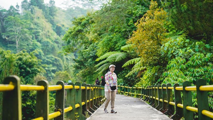 Mengintip Gaya Puan Maharani yang Hobi Trekking