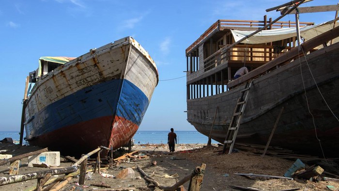Jasa Perbaikan Kapal Nelayan di Takalar Sulsel Jasa Perbaikan Kapal Nelayan di Takalar Sulsel