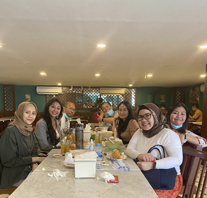 Asri Welas Hobi Masak dan Makan Bareng Keluarga, Ini Momennya