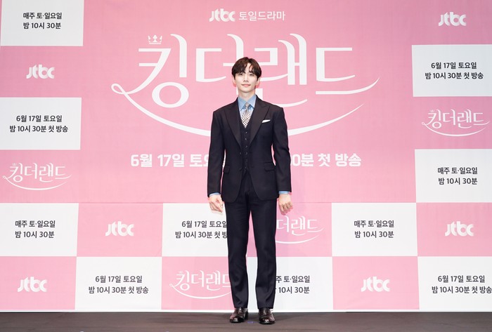 Dari Collab Panggung K-Pop, Yoona dan Junho Kini Pasangan di Drakor!