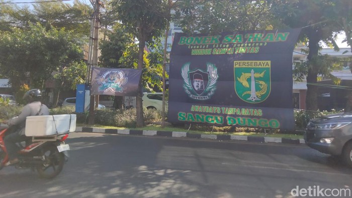 Spanduk Bonek Warnai Kota Surabaya Di Hut Ke 96 Persebaya