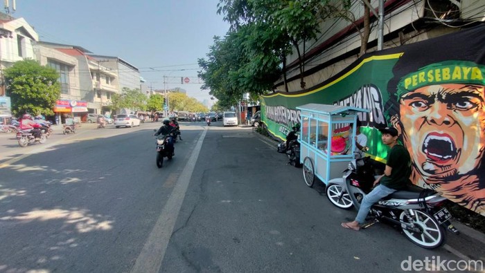 Spanduk Bonek Warnai Kota Surabaya di HUT Ke-96 Persebaya