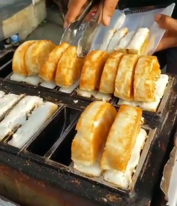 Gurih Lembut! 20 Kue Pancong Original Rp 5 Ribuan Ada di Sini