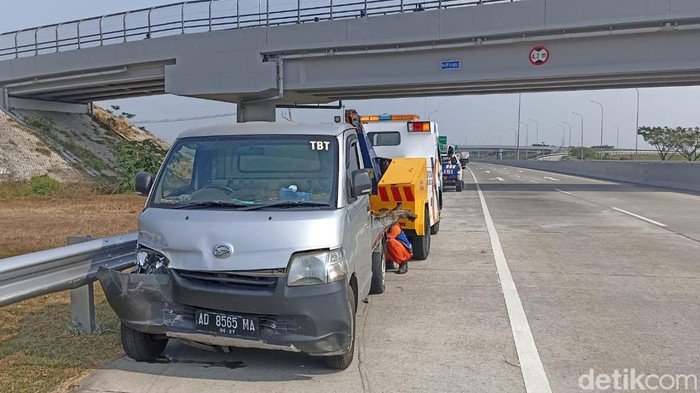 Penampakan Kambing Kurban Bergelimpangan di Tol Ngawi Usai Pikap Terguling