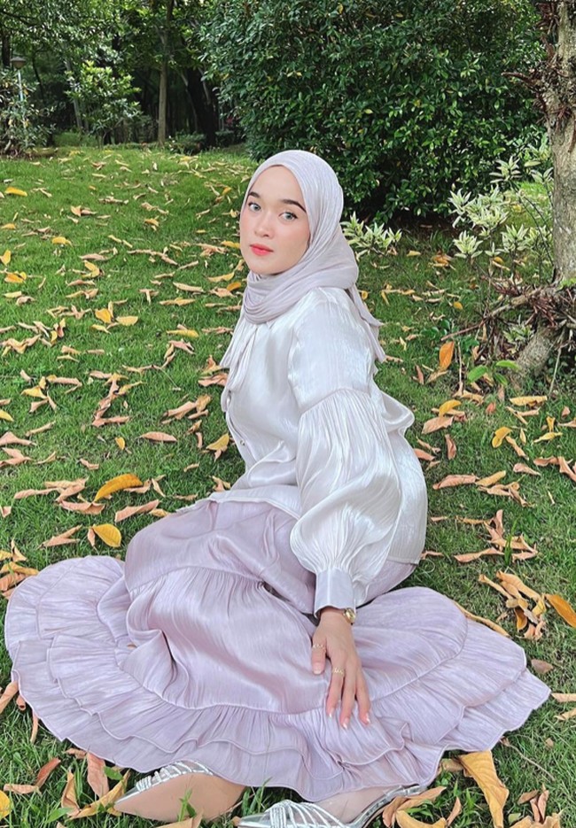 9 Gaya Hijab Ririe Fairus yang Makin Cantik, Disebut Bikin Mantan Menyesal