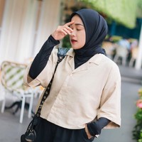 9 Gaya Hijab Ririe Fairus yang Makin Cantik, Disebut Bikin Mantan Menyesal