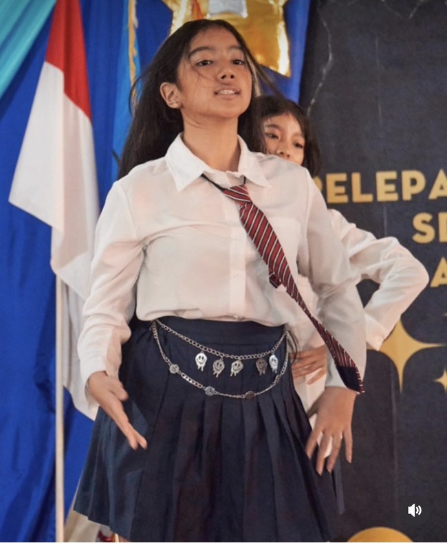 7 Foto Leticia, Putri Sheila Marcia dan Anji yang Baru Lulus SD, Curi Atensi