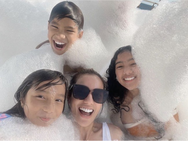 7 Foto Leticia, Putri Sheila Marcia dan Anji yang Baru Lulus SD, Curi Atensi