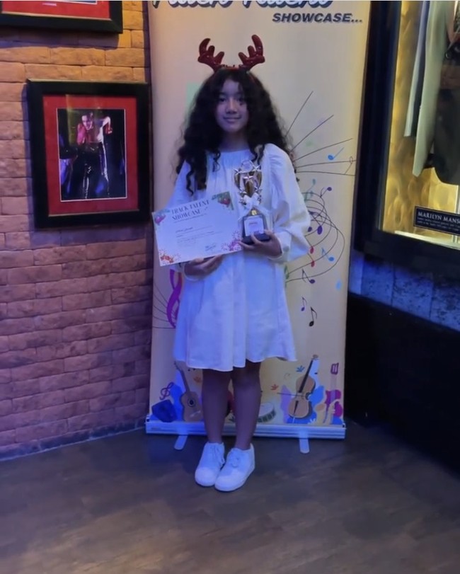 7 Foto Leticia, Putri Sheila Marcia dan Anji yang Baru Lulus SD, Curi Atensi