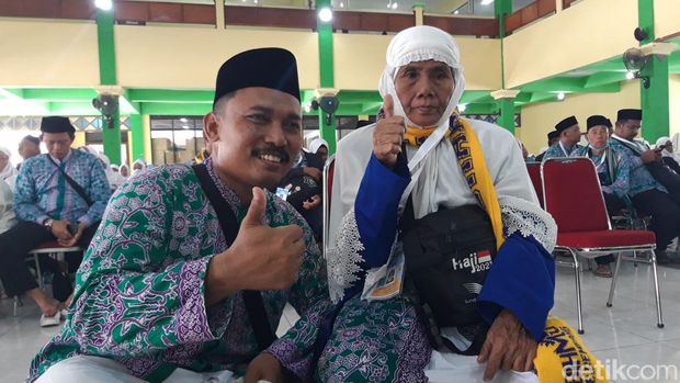 Usia 103 Tahun, Mbah Suminah Jadi Jemaah Haji Tertua Embarkasi Solo Usia 103 Tahun, Mbah Suminah Jadi Jemaah Haji Tertua Embarkasi Solo