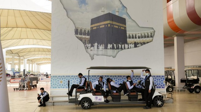 Suasana Bandara Internasional Jeddah Dipenuhi Jemaah Calon Haji
