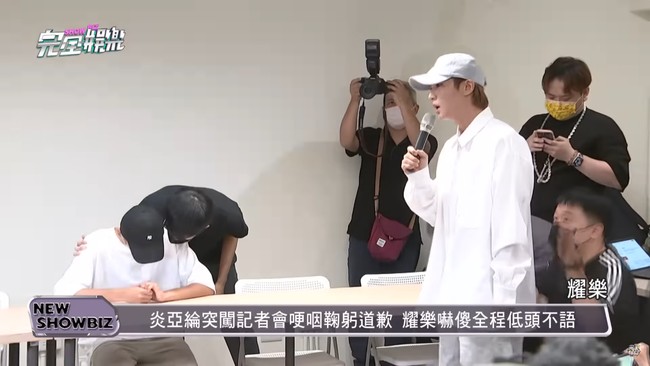 Foto Aaron Yan, Penyanyi Ketahuan Gay dan Dituduh Perkosa Pria di Bawah ...