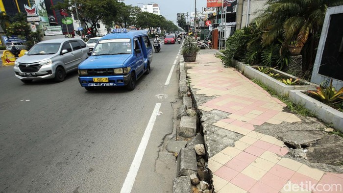 Pemkot Depok Gelontorkan Rp 18 M untuk Revitalisasi Trotoar Pemkot Depok Gelontorkan Rp 18 M untuk Revitalisasi Trotoar