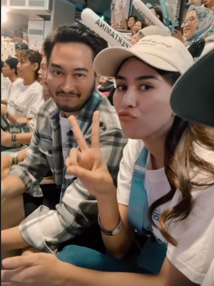 Akhirnya Muncul! Ini 7 Ekspresi Jeje dan Syahnaz Ketika Kamera Menyorot