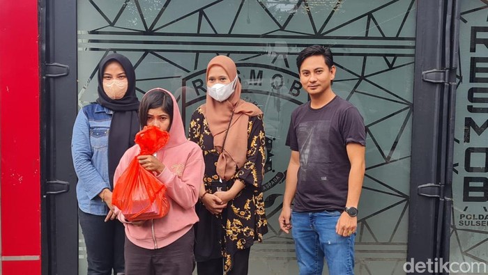Sakit Hati Kerap Dimaki, Oknum Sekuriti Toko Bintang Curi 12 HP Karyawan Sakit Hati Kerap Dimaki, Oknum Sekuriti Toko Bintang Curi 12 HP Karyawan