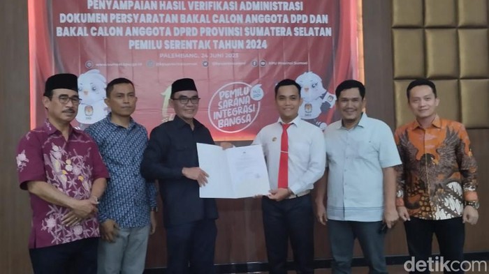 KPU Sumsel Temukan 21 Bacaleg Terdaftar Ganda KPU Sumsel Temukan 21 Bacaleg Terdaftar Ganda
