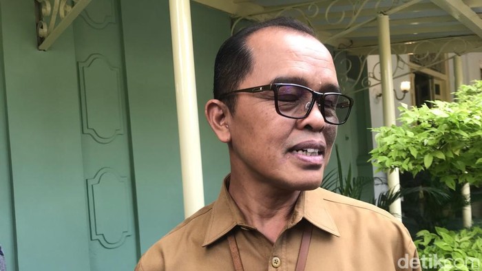 Heboh Sejoli Ciuman di Titik Nol Jogja, Pemda DIY Akui Kecolongan Heboh Sejoli Ciuman di Titik Nol Jogja, Pemda DIY Akui Kecolongan